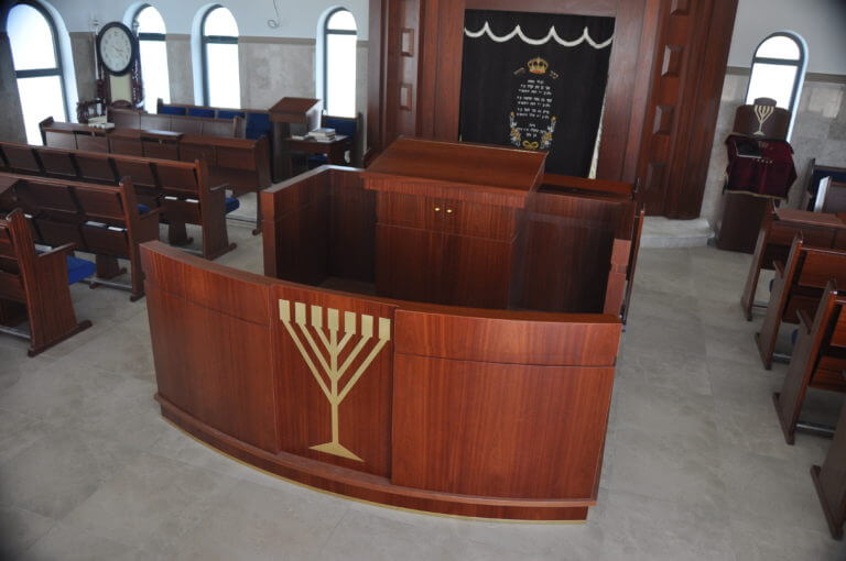 Synagogue Furniture: types, materials and more